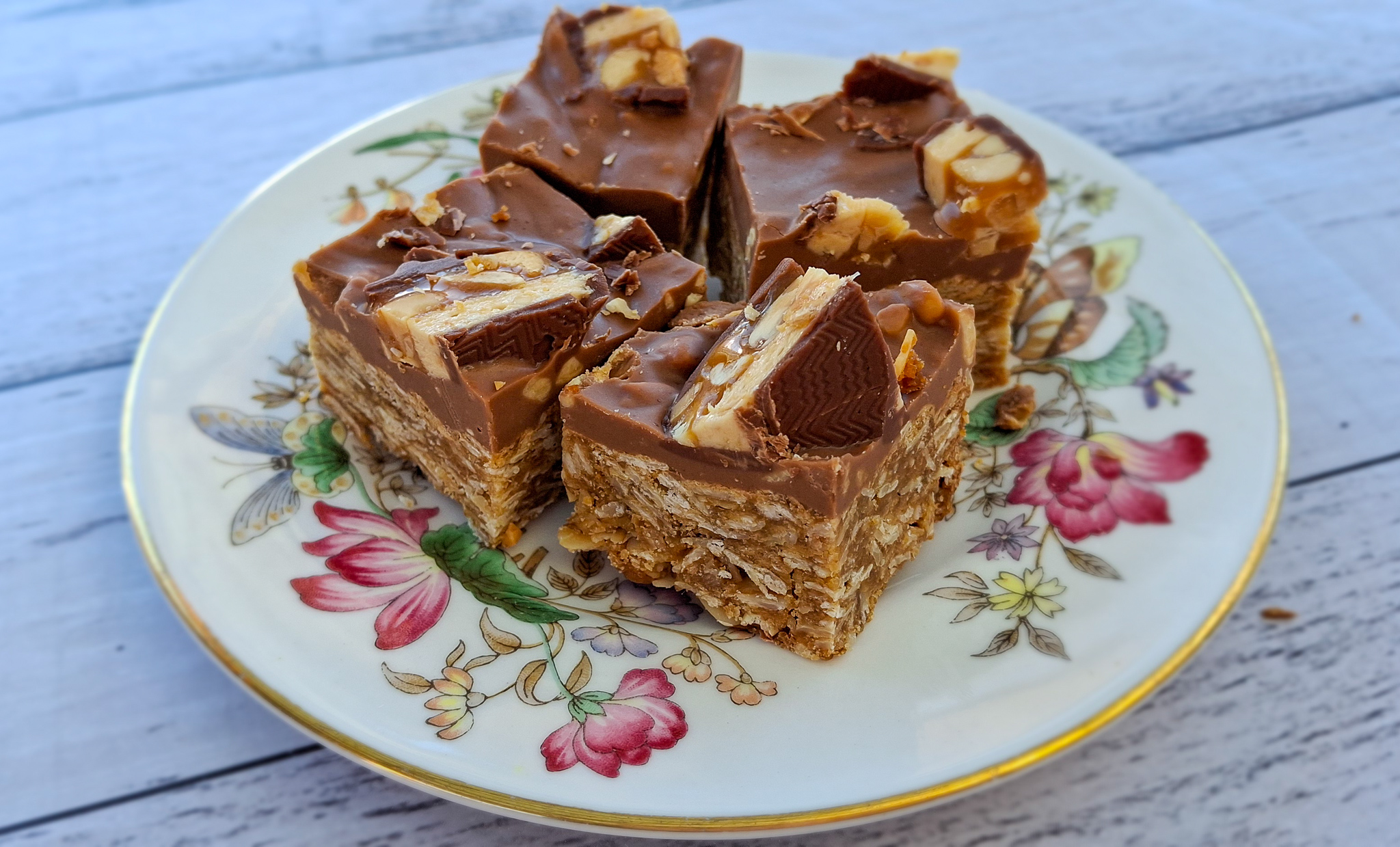 Fun Snickers Peanut Butter Oat Slice Recipe – Peanut Butter, Caramel ...